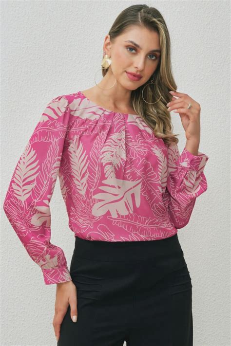 BLUSA FOLHAGEM MANGA LONGA PREGAS DECOTE