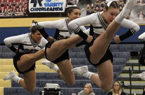 Gibraltar Carlson Cheer Wins District Title Southgate Anderson