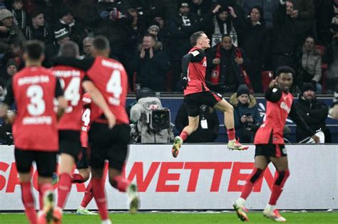 Leverkusen Stay Close To Bayern With 3 1 Win Over Gladbach