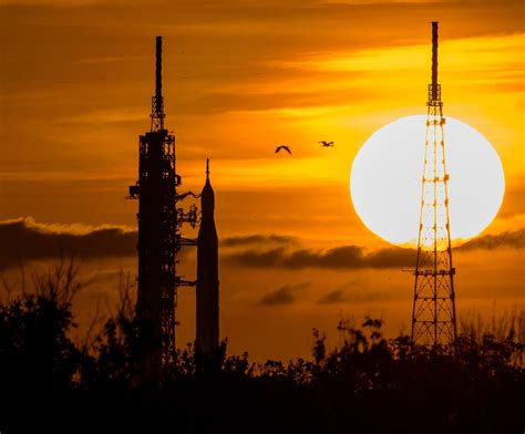 El trabajo de reparación del cohete lunar Artemis I está en marcha
