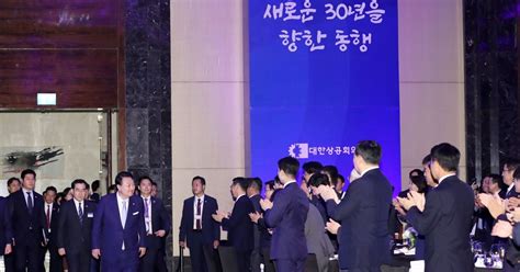 尹 대통령 “베트남 한국에 새로운 기회어려운 일 말씀해 달라”