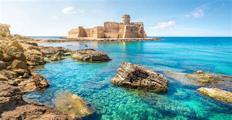Il Borgo Verticale Della Calabria Che Profuma Di Limoni The Wom Travel