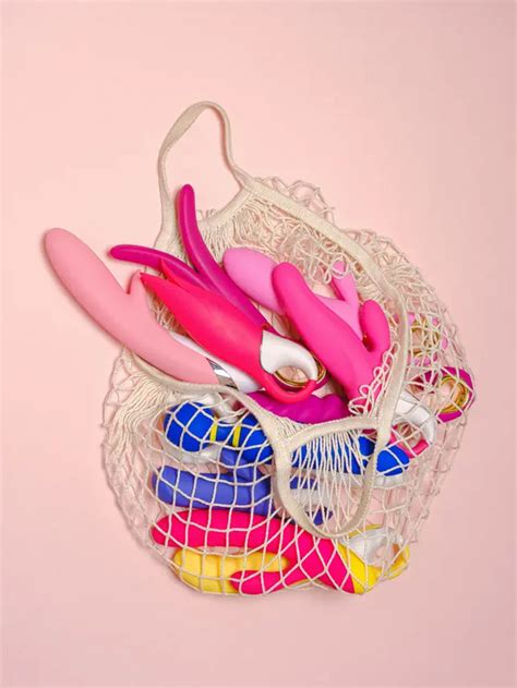 Tertarik Mencoba Sex Toys Ini 4 Tips Aman Memilih Alat Bantu Seksual