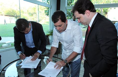 Prefeito assina contrato que viabiliza R milhões como contrapartida de obras na capital