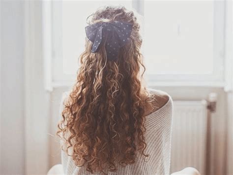 5 Ways You Can Style Naturally Curly Hair And Look Amazing Society19