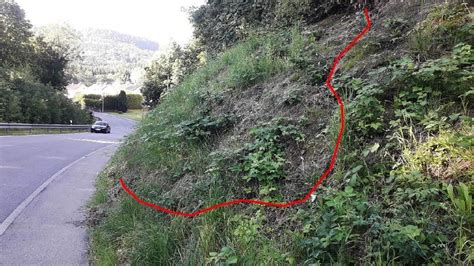 In Thanheim Die Böschung An Der Onstmettinger Straße Braucht Eine Stütze Swpde