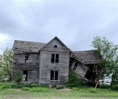 Pin On The Beauty Of Old Buildings Abandoned Farm Houses Old