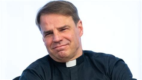 Vom Radiomoderator Zum Prediger Zehn Jahre Bischof Stefan Oster Br24