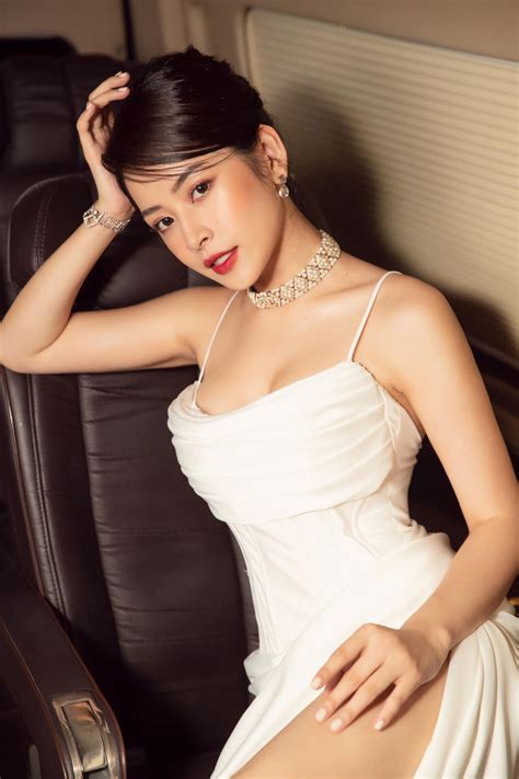 Chi Pu Tung ảnh Mặc Bạo Dịp Giáng Sinh Body Cực Cháy Khiến Dân Mạng