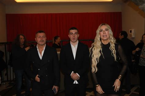 Gala slavlje kod Đoganijevih Đoletov sin prvi put pred kamerama Vesna grmi u miniću Blic