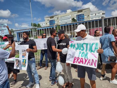 Familiares e amigos realizam manifestação na porta do HEC e pedem por