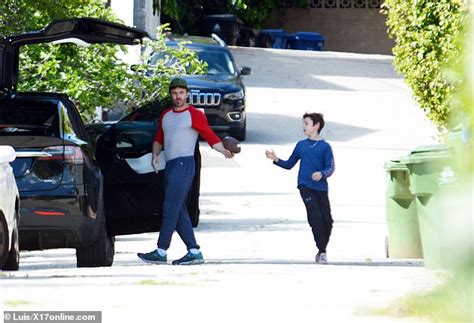 Casey Affleck Plays Street Football With Son Atticus 12 Daily Mail