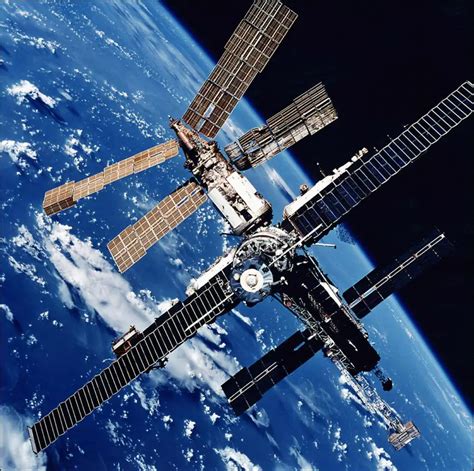 Satélites Historia Características Tipos Y Mucho Más