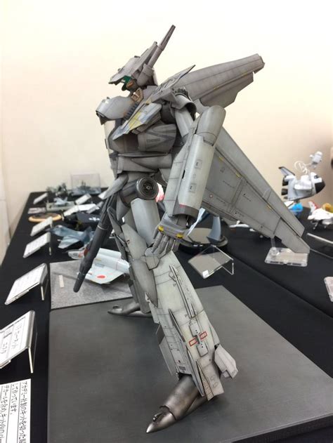 ปักพินในบอร์ด Mech Stuff