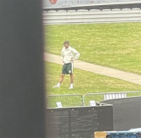 Louis Tomlinson Updates On Twitter Definitivamente Es Un Conjunto 😌