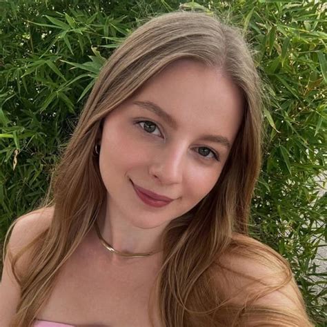 Small Cutie Classybellex • Threads Say More