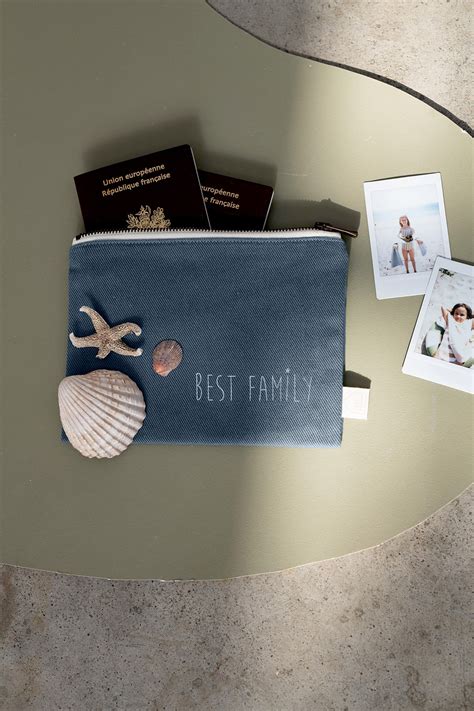Porte Passeport Personnalisable L Accessoire Pratique Pour Voyager