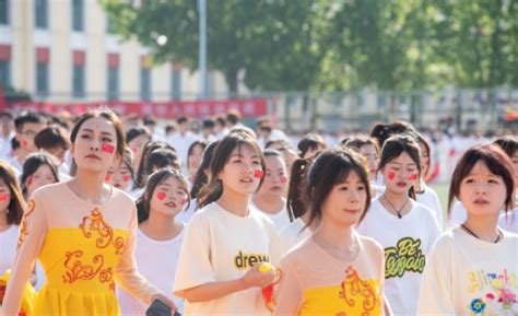 旅游学院助力学校第三十九届运动会 开展团体操表演 甘肃工业职业技术学院旅游学院