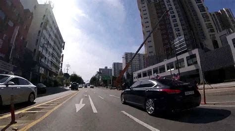 미국 깃발을 휘날리는 자동차를 봤습니다 Youtube