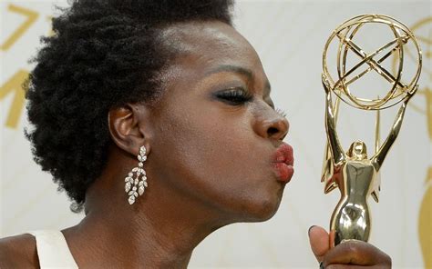 Emmy ao vivo na TV e online Onde assistir à cerimônia e ao tapete vermelho Notícias da TV