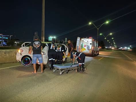 Motorista Reduz Para Travessia De Pedestre E é Atingido Por Carreta