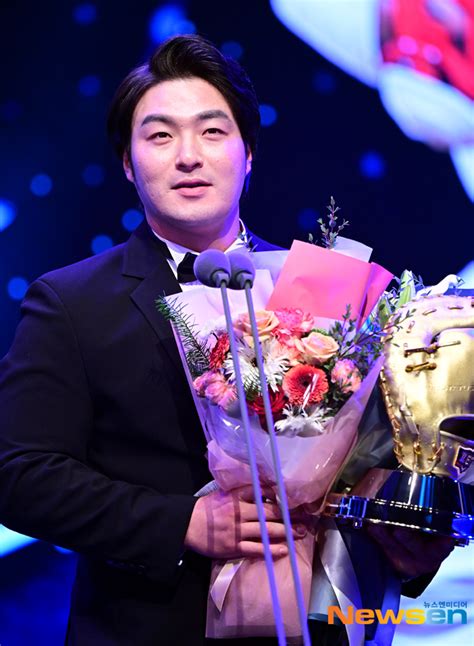 홈런왕 박병호 골든글러브 1루수 부문 수상 포토엔hd 뉴스인코리아