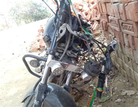 ट्रक की टक्कर से बाइक सवार की मौत दो गंभीर