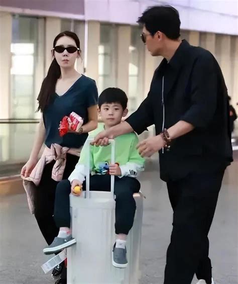 于晓光带儿赴韩探秋瓷炫，一家三口团聚，跨国婚姻幸福满满惹人羡