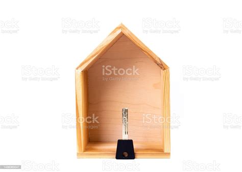 흰색 배경에 금속 키가 있는 집 기호 부동산 보험 개념 모기지 매도 주택 부동산 개념 0명에 대한 스톡 사진 및 기타 이미지