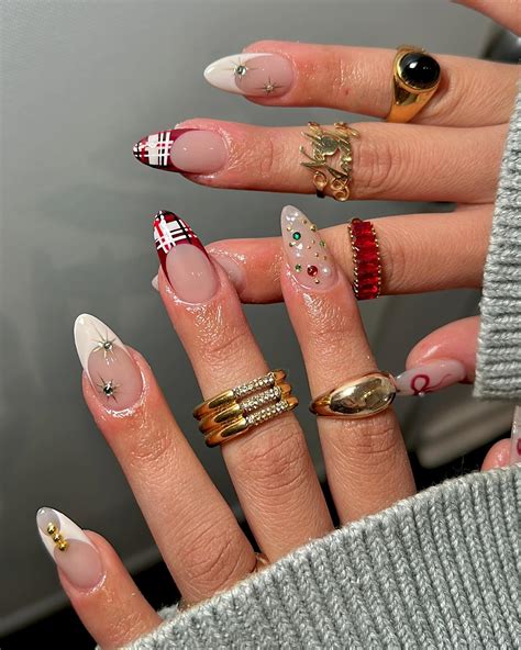 𝐍𝐚𝐢𝐥𝐬 𝐛𝐲 𝐀𝐧𝐚𝐥𝐲𝐬𝐬𝐞 𝐇𝐞𝐫𝐧𝐚𝐧𝐝𝐞𝐳 𝐋𝐀 ⛓️ Christmas Mismatch Nails 🎄