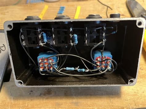 made an aby switcher r diypedals