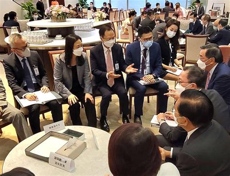 前廳交流會，葛珮帆向律政司司長提出要徹底解決「假難民」問題，及推廣善用法律科技