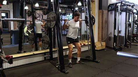 סקוואט כנגד סמית משין Smith Machine Squat הדגמה Youtube