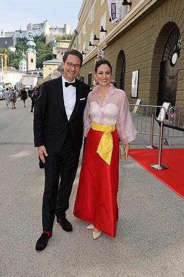 Stilkritik Andreas Scheuer Und Freundin Julia Geben Glamour Gas Bei
