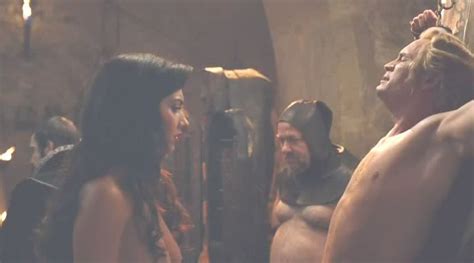 Naked Aur Lie Montea In Les Aventures De Philibert Capitaine Puceau