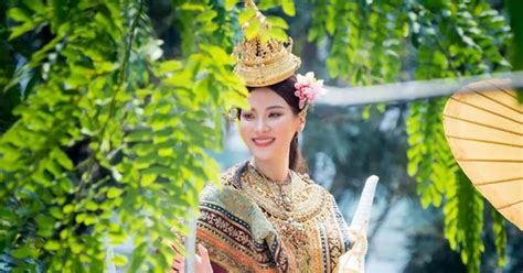 Điểm Lại Loạt Nữ Thần Songkran Gây Bão Baifern Khiến Cả Khu Phố Ngẩn Ngơ