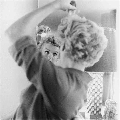 44 Candid Marilyn Monroe Photos As The Girl Next Door