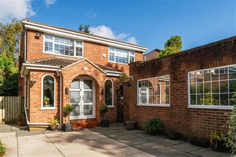 Leeds Ls17 4 Bed Detached House For Sale £900000