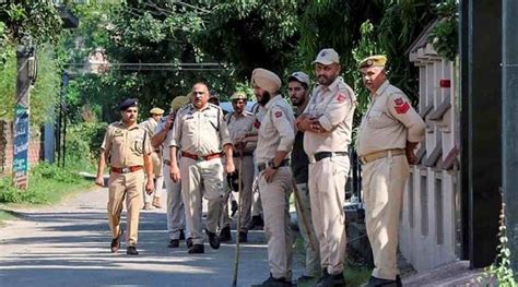 Jk Dg Prisons Murder Hk Lohia Stayed Friends House Servant Entered Room