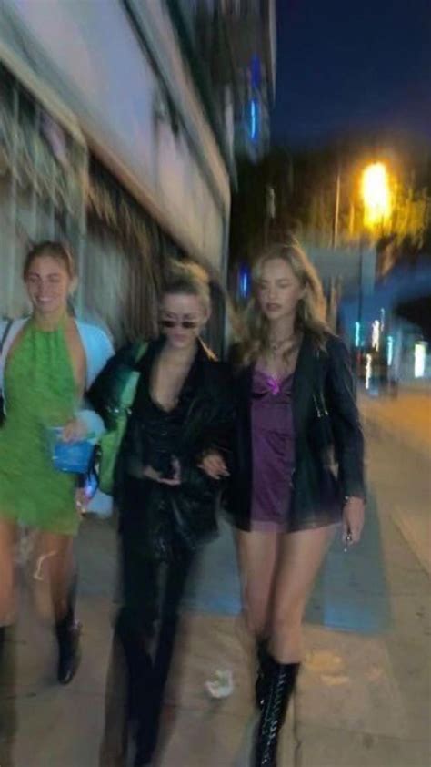 Blurt Friend Poses