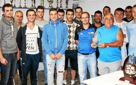 Football Le Trophée De Champion De D3 à Léquipe B Le Télégramme