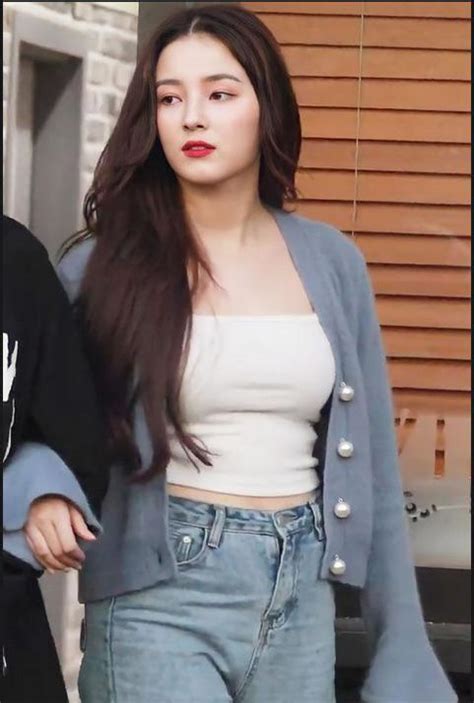 Momoland Nancy Scrolller