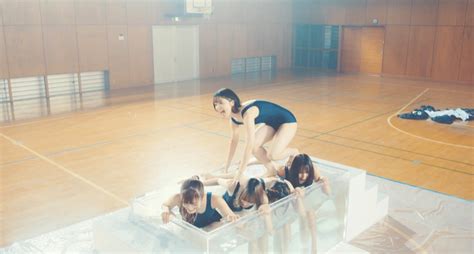 水ダウ企画のアイドル豆柴の大群のmvがスク水av企画物のようだと話題に みんくちゃんねる