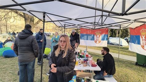 Novosti Rs Galerija STUDENTKINjA DANICA ZA NOVOSTI Ostajemo Dok Nam Se Zahtevi Ne Ispune