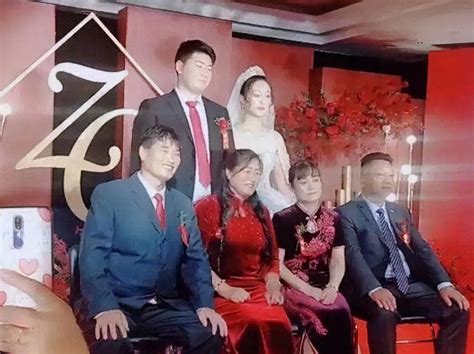 大衣哥的儿媳妇真不简单！女方在中医院上班，父亲是镇上的首富 360娱乐，你开心就好
