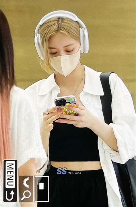 신사랑 ෆ on Twitter Itzy Kpop fashion men Cute headphones
