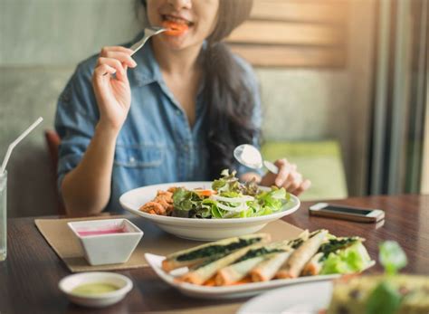 5 Best Eating Habits To Help Boost Your Metabolism Say Dietitians