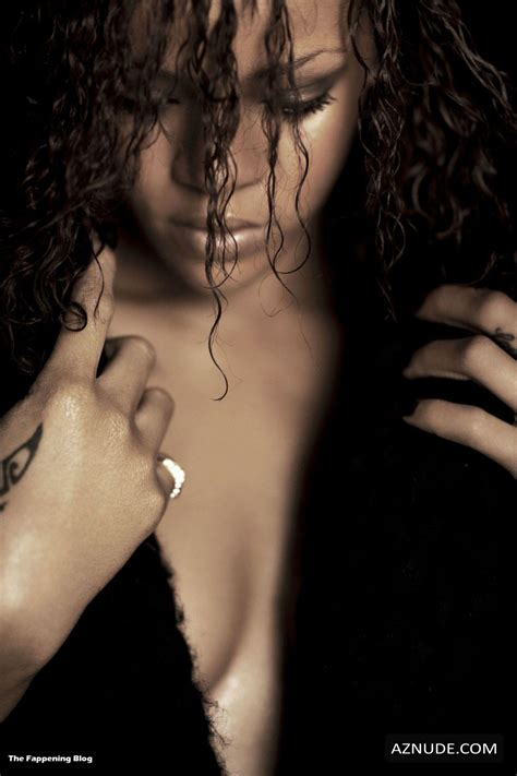 Rihanna Sexy Poses Naked Showing Off Her Gorgeous Figure In A
