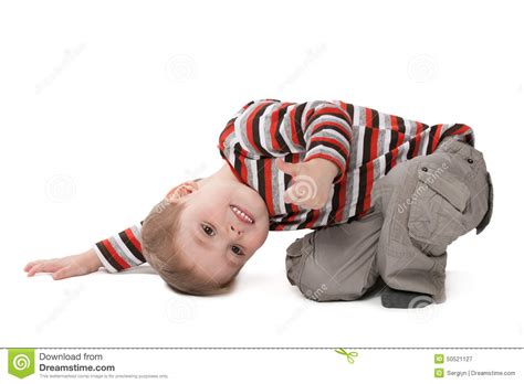 De Leuke Jongen Toont Zijn Duim Stock Afbeelding Image Of Gevoel