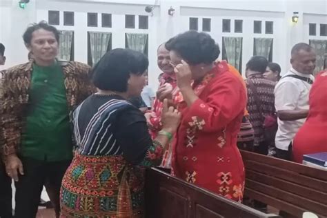Serah Terima Jabatan Ketua Sinode Gmit Digelar Di Gereja Getsemani Babau Dari Pdt Merry